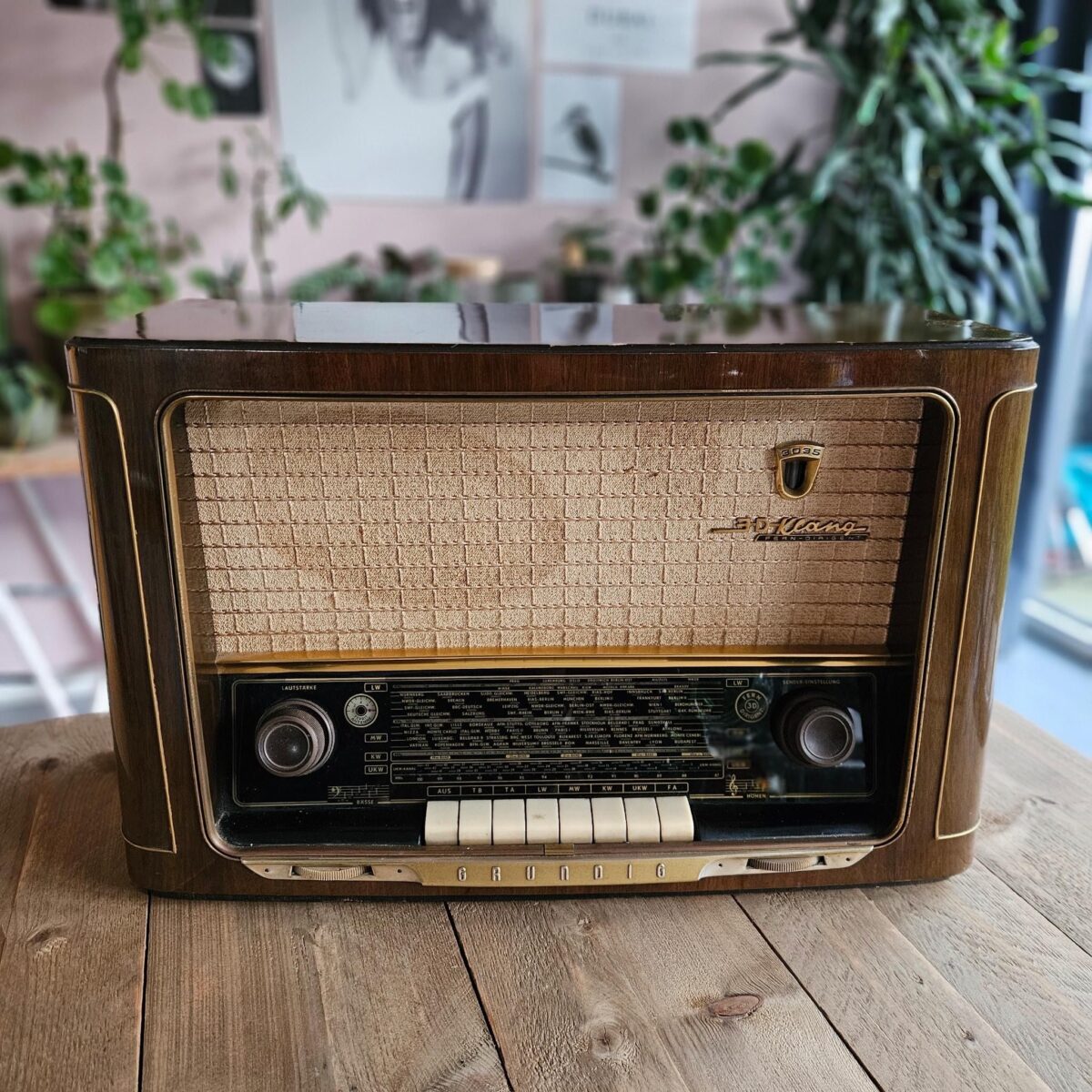 Vintage Grundig Radio - Malle Peer